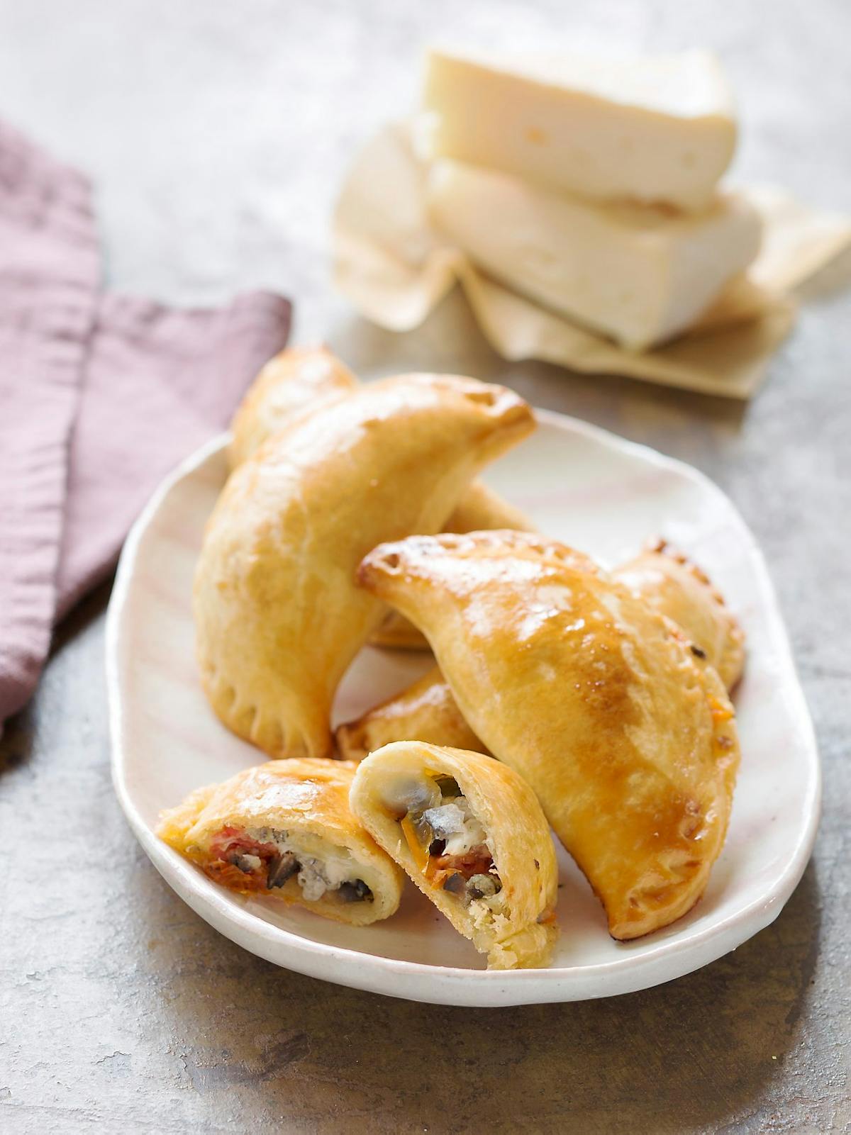 Chaussons au fromage et aux tomates séchées | Régal