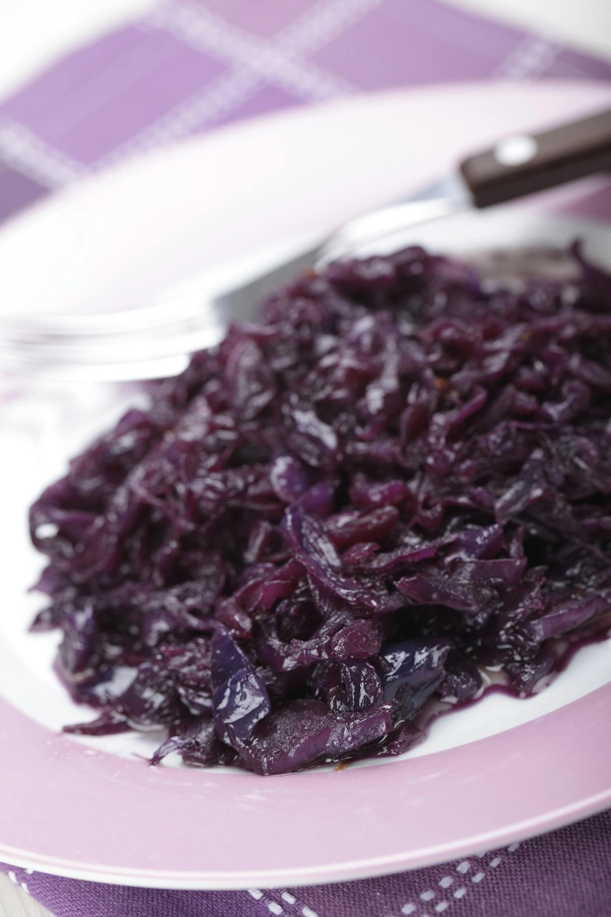 Chou rouge braisé aux mirabelles | Régal