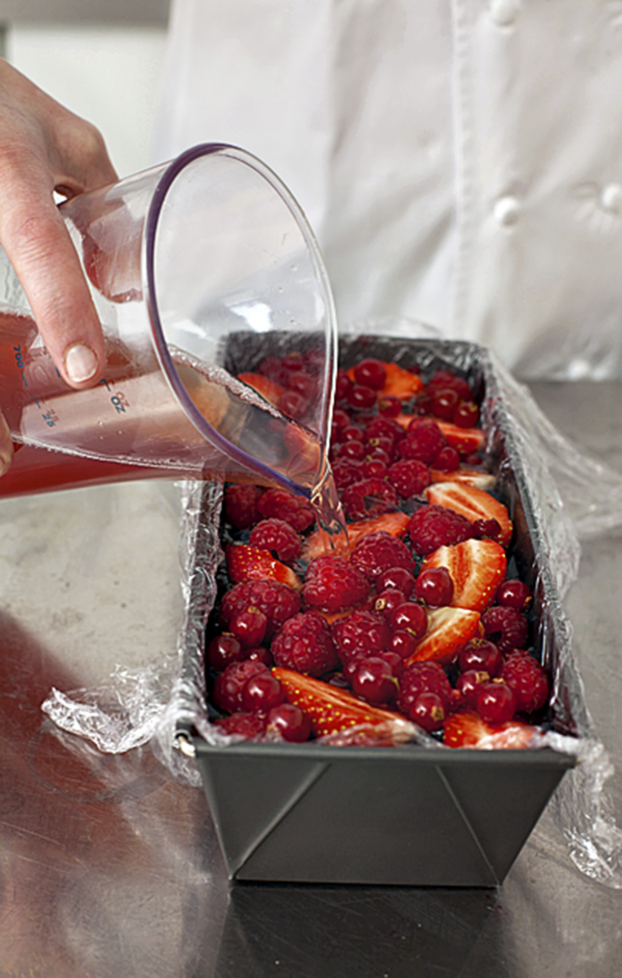 Terrine de fruits rouges à la menthe et crème mascarpone citronnée | Régal