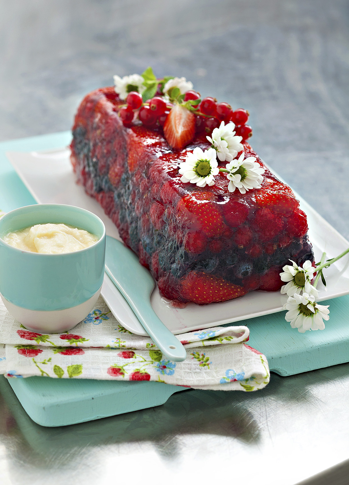 Terrine de fruits rouges à la menthe et crème mascarpone citronnée | Régal