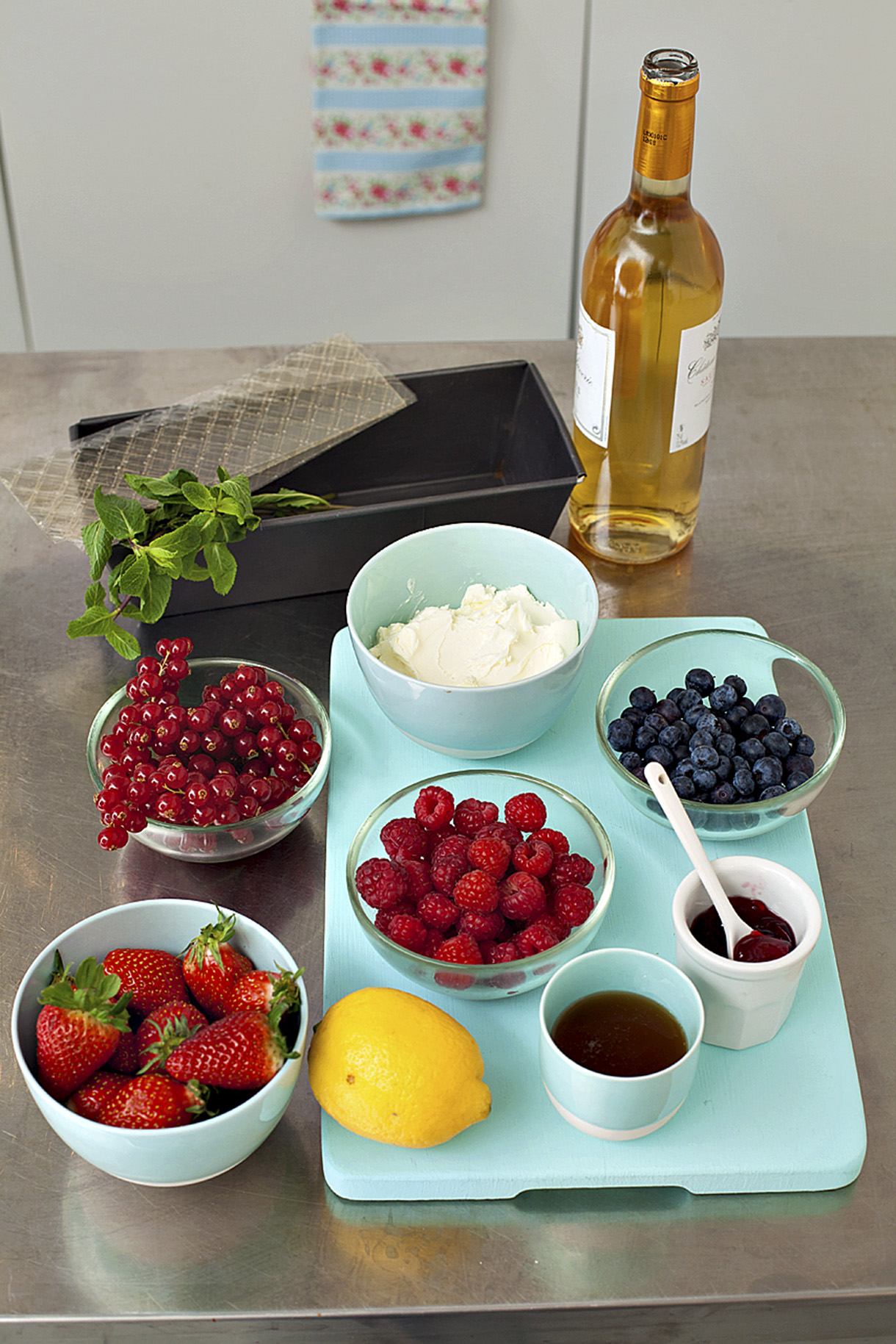 Terrine de fruits rouges à la menthe et crème mascarpone citronnée | Régal