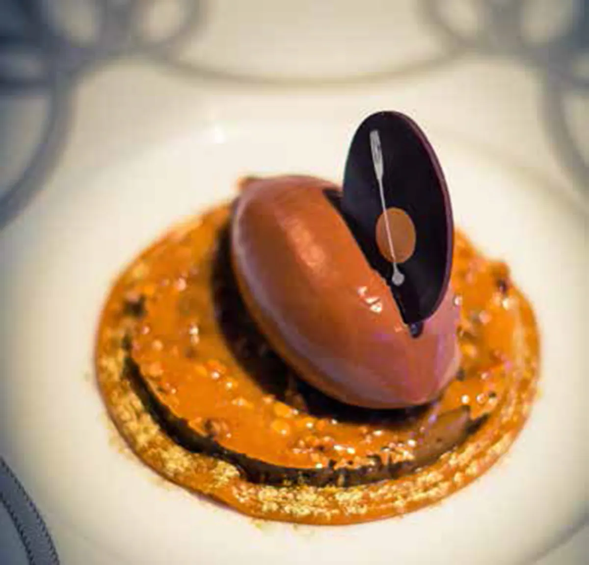 Crème au moka, ganache moelleuse aux épices et chocolat, sauce caramel ...