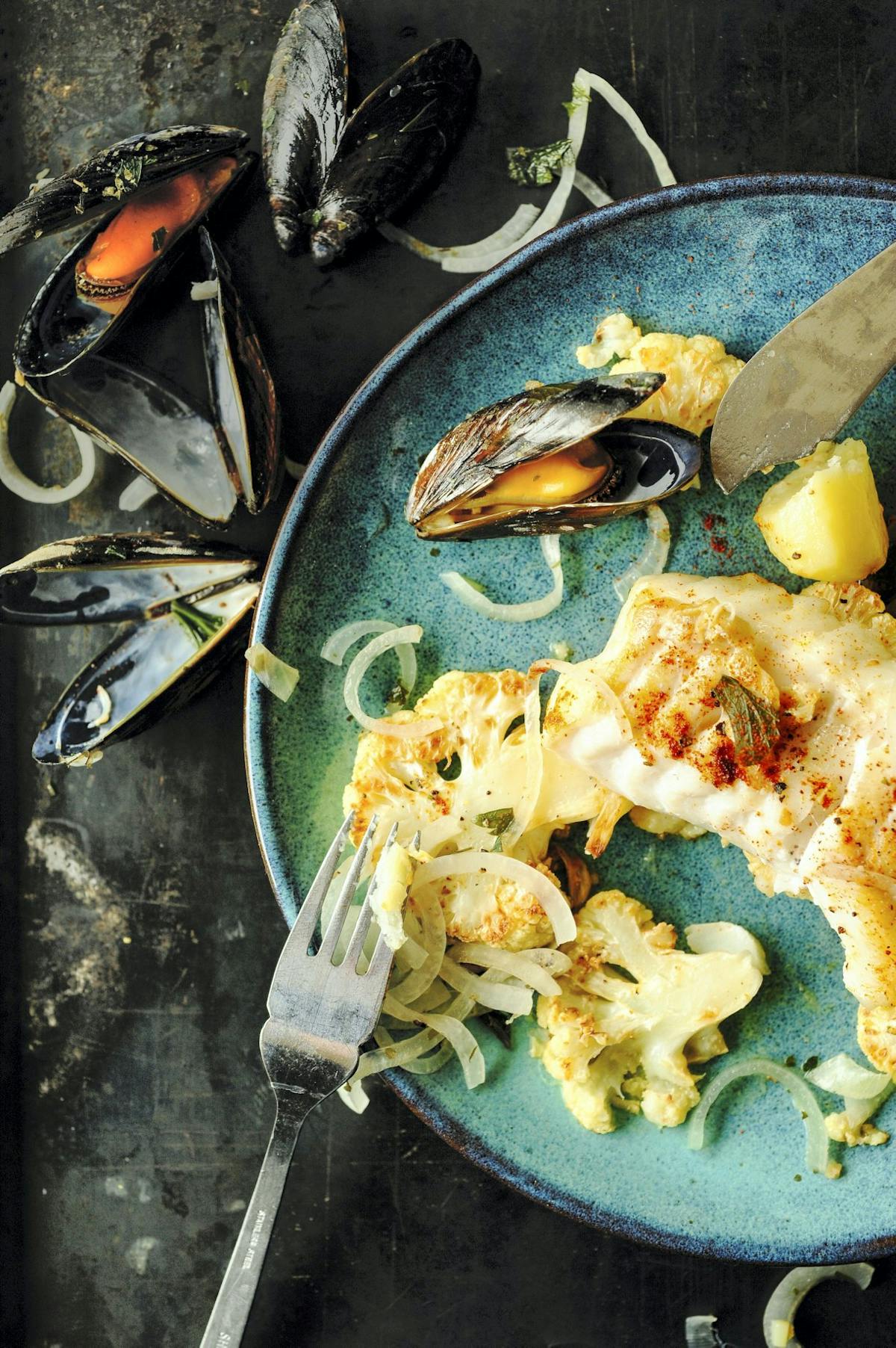 Cabillaud aux moules, chou-fleur rôti | Régal