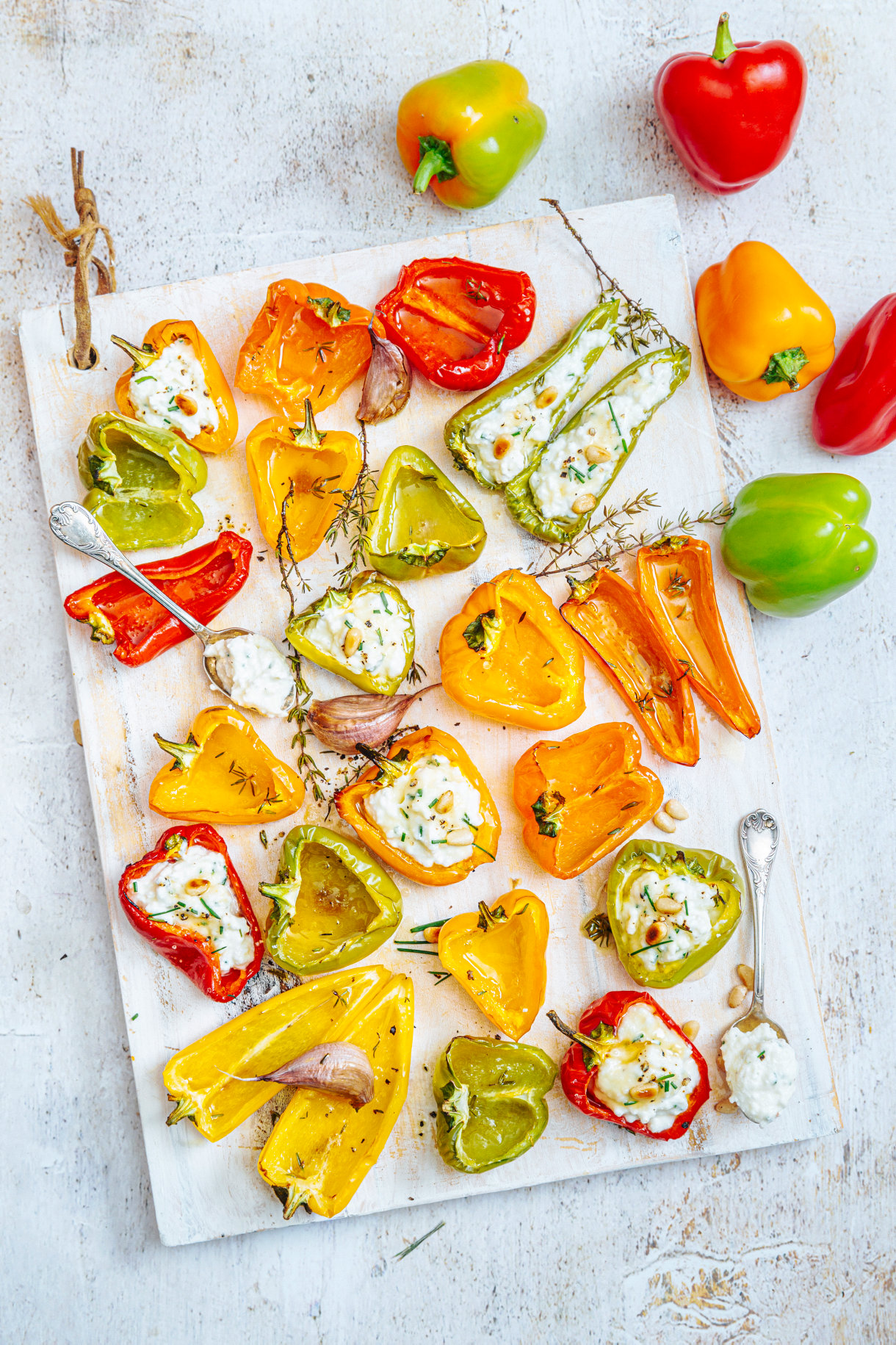 Mini-poivrons farcis au fromage : recette pour l'apéro | Régal