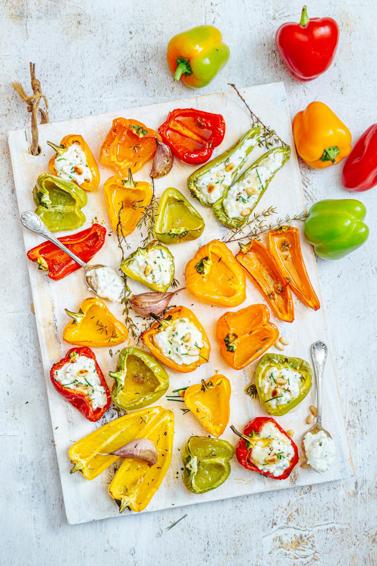 Mini-poivrons farcis au fromage : recette pour l'apéro | Régal