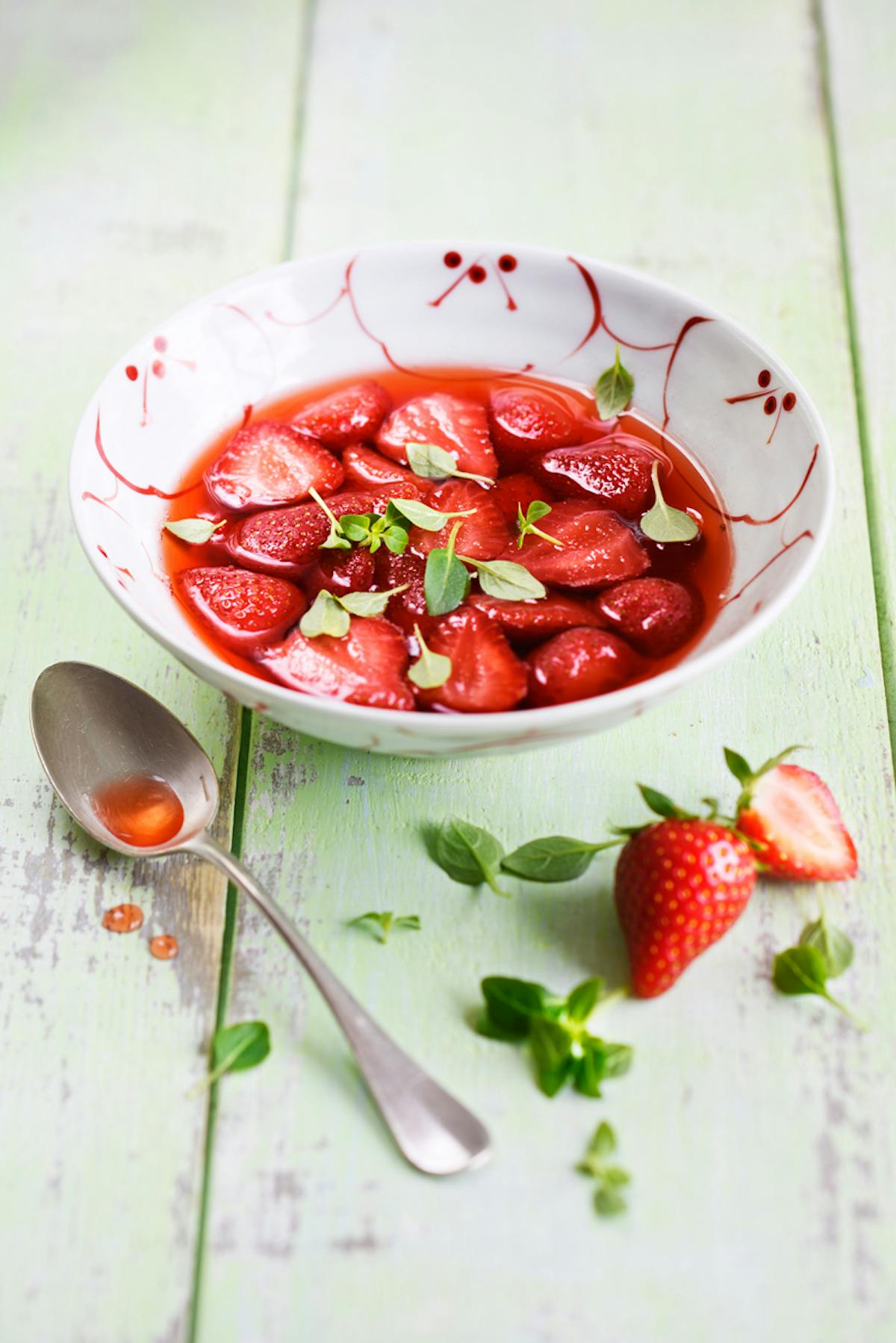 Nage de fraise : dessert de printemps (4 étapes) | Régal