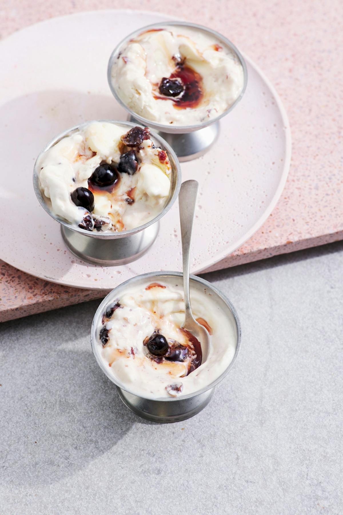 Glace aux cerises amarena : une crème glacée onctueuse et gourmande à ...
