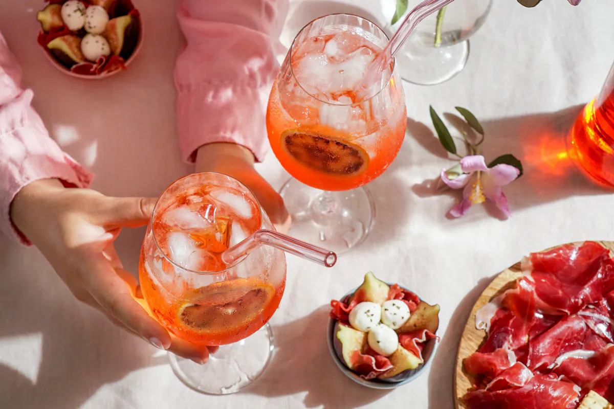 Aperol spritz : la recette du célèbre cocktail italien à l'apéritif | Régal