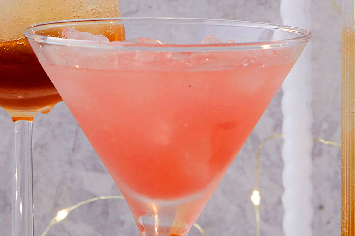 Cosmopolitan royal : la recette de ce cocktail chic et rafraîchissant ...