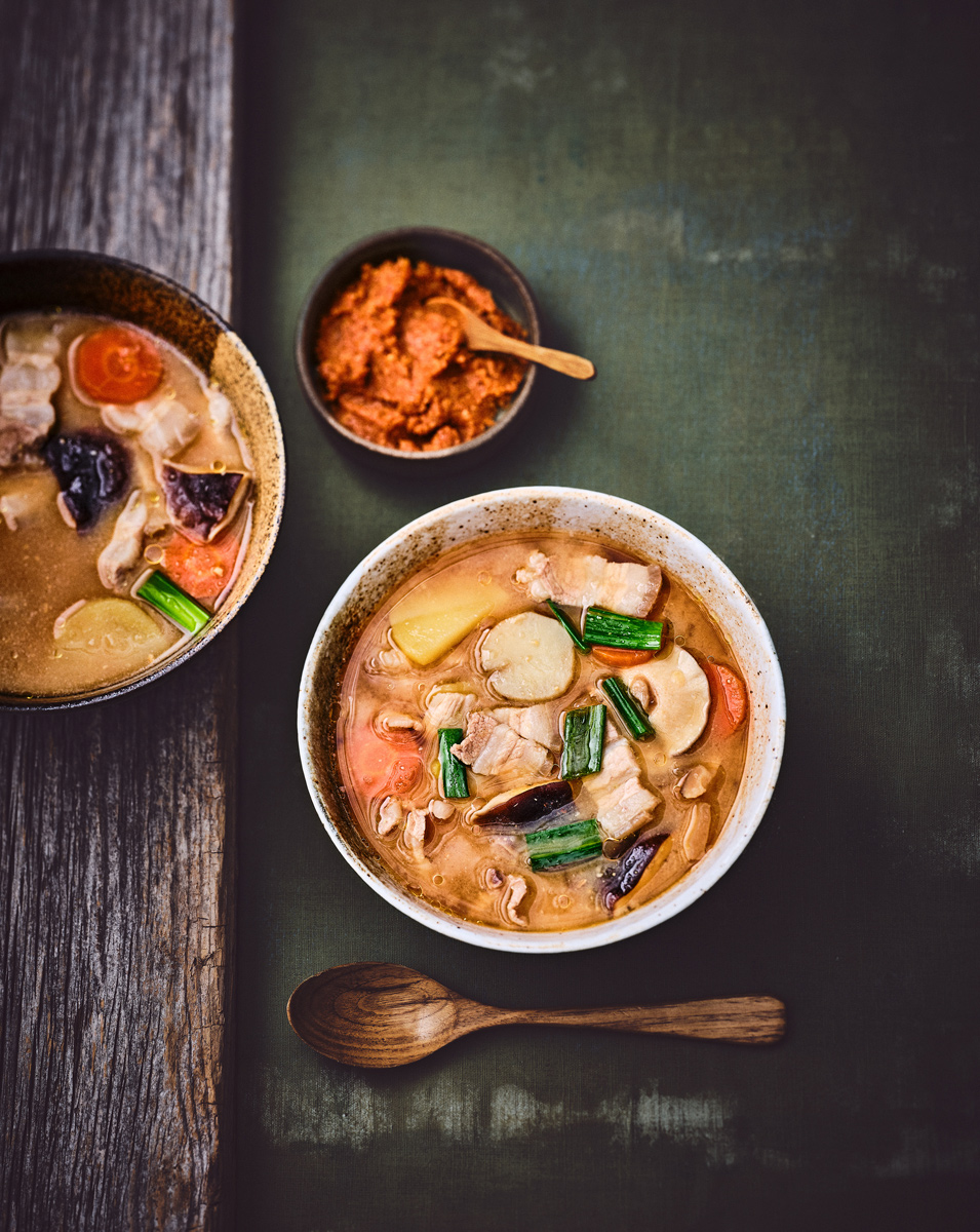 Tonjiru : découvrez la soupe miso au porc, star du comfort food ...